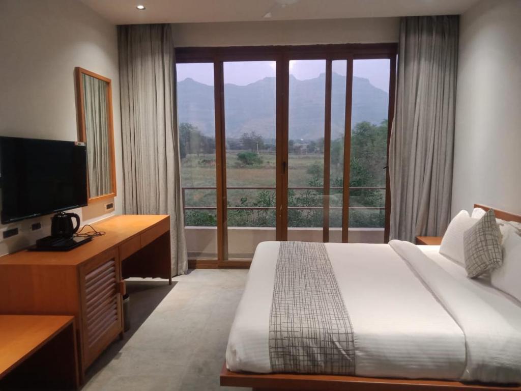 Deluxe Rooms With Hill view | Halol, India